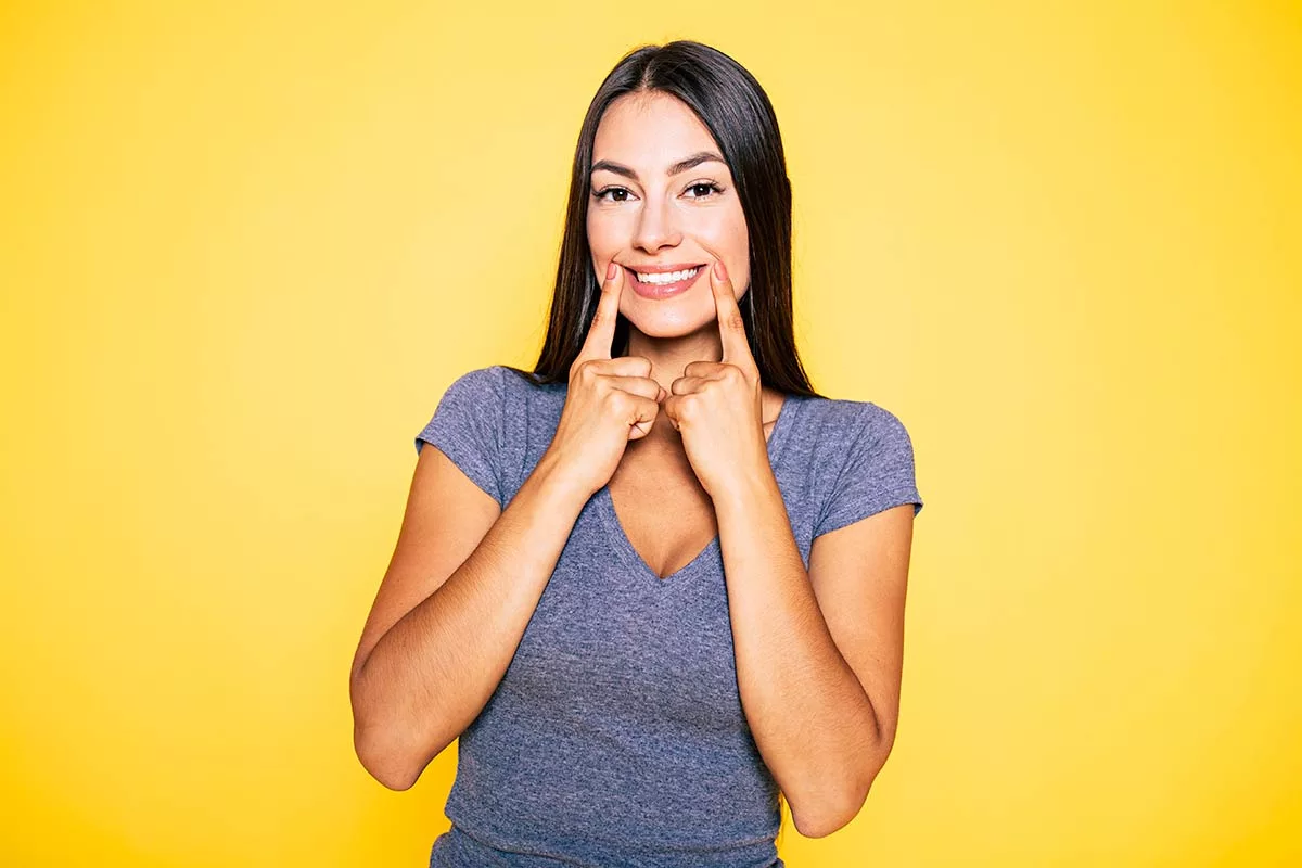 Pourquoi dit-on "rire jaune" ? - Saviezvous.fr